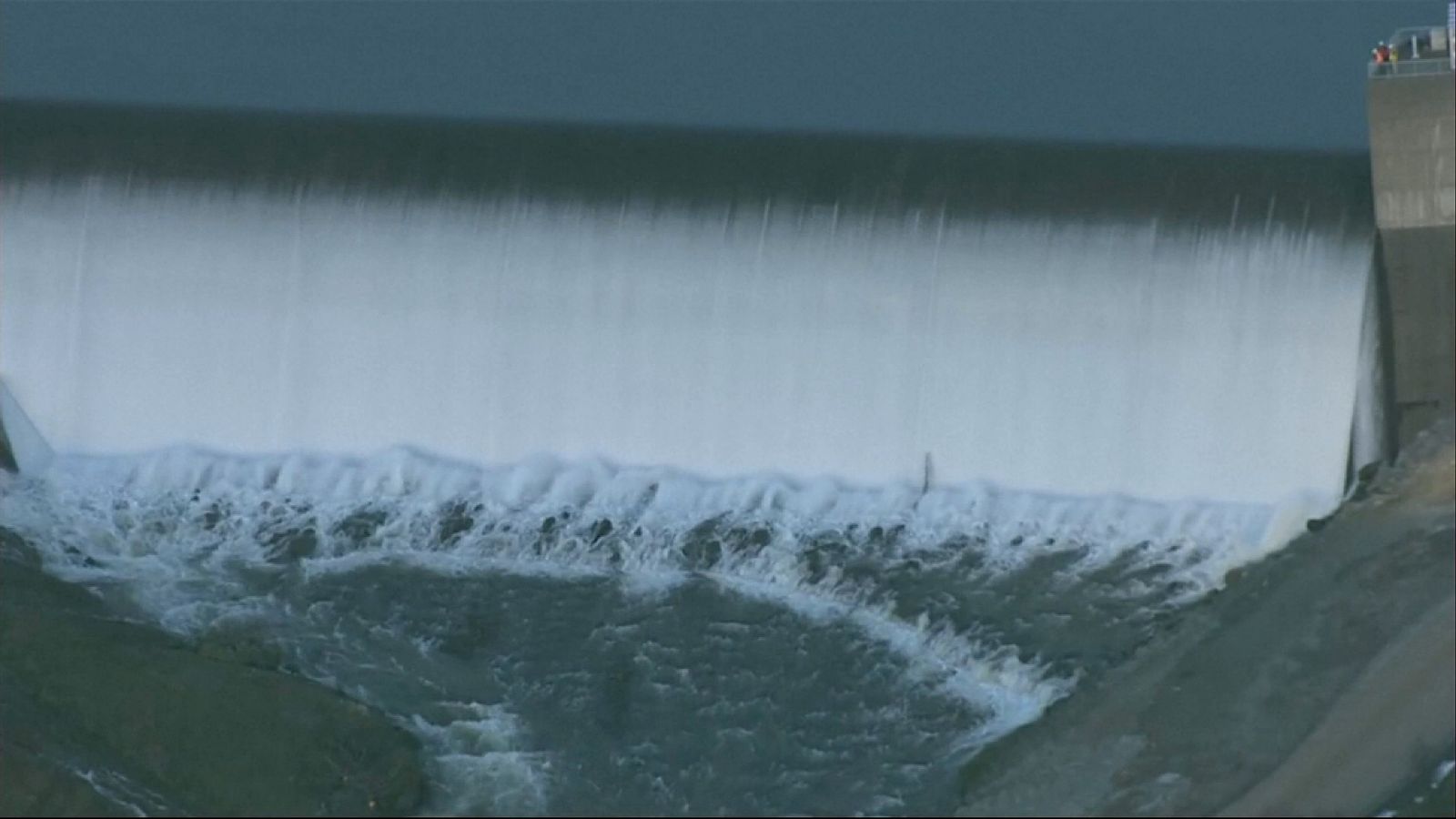 Evacuation at America's tallest dam | Scoop News | Sky News