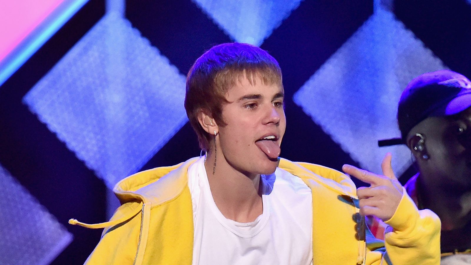 Justin Bieber banned from singing in China because of 'bad behaviour ...