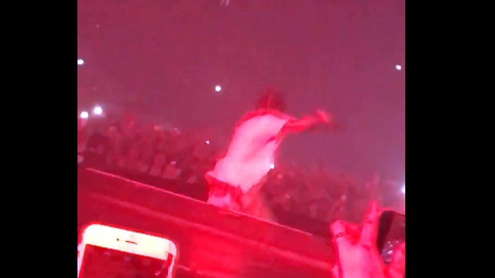 Rapper rescues Travis Scott after O2 fall | Scoop News | Sky News