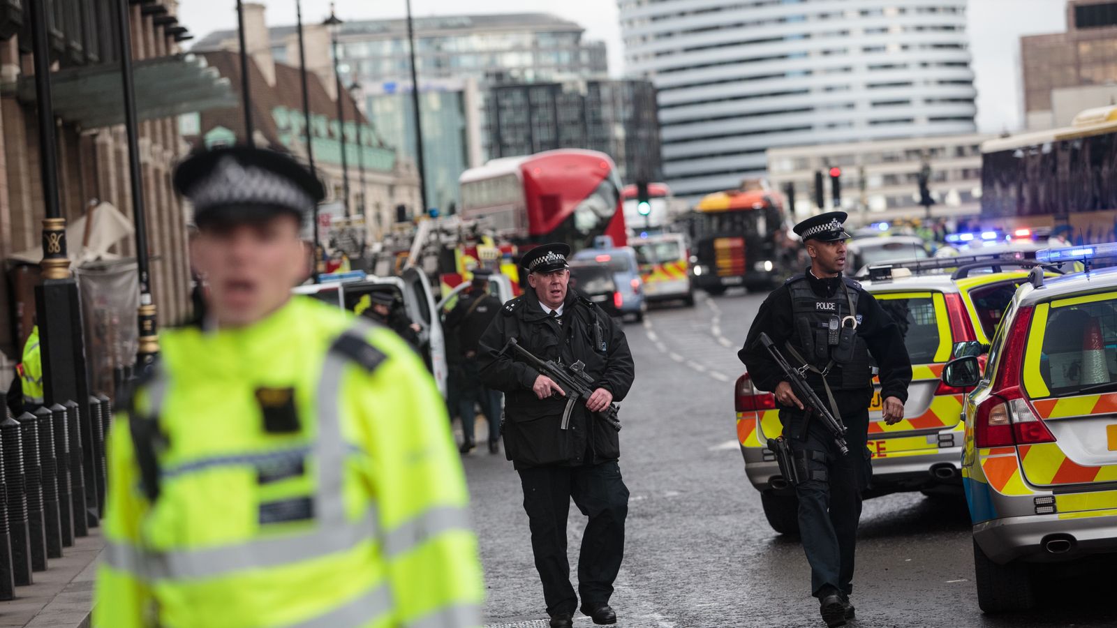 Westminster attack: Extra armed police to patrol London streets | UK ...