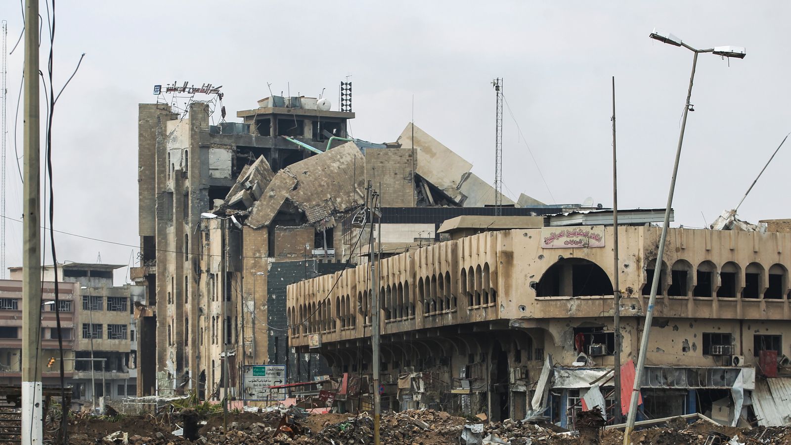 UN says 400,000 people trapped in Islamic State-held west Mosul | World ...