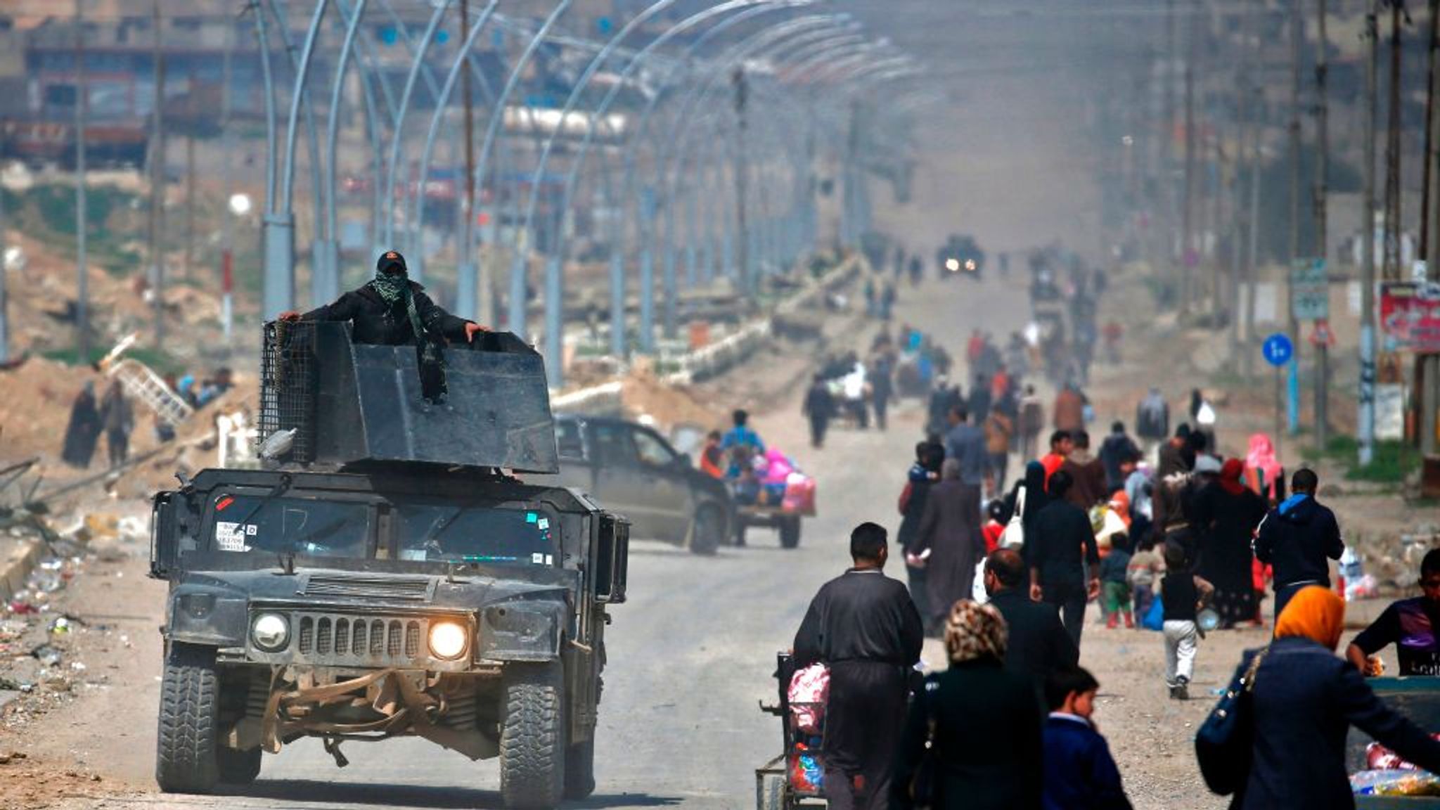 Islamic State 'baiting' coalition forces to bomb Mosul civilians ...