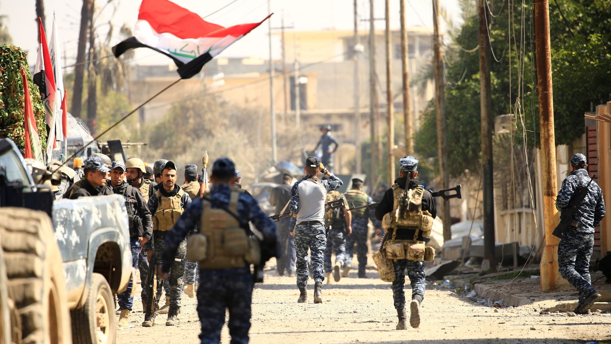 Iraqi forces in Mosul take government complex from Islamic State ...