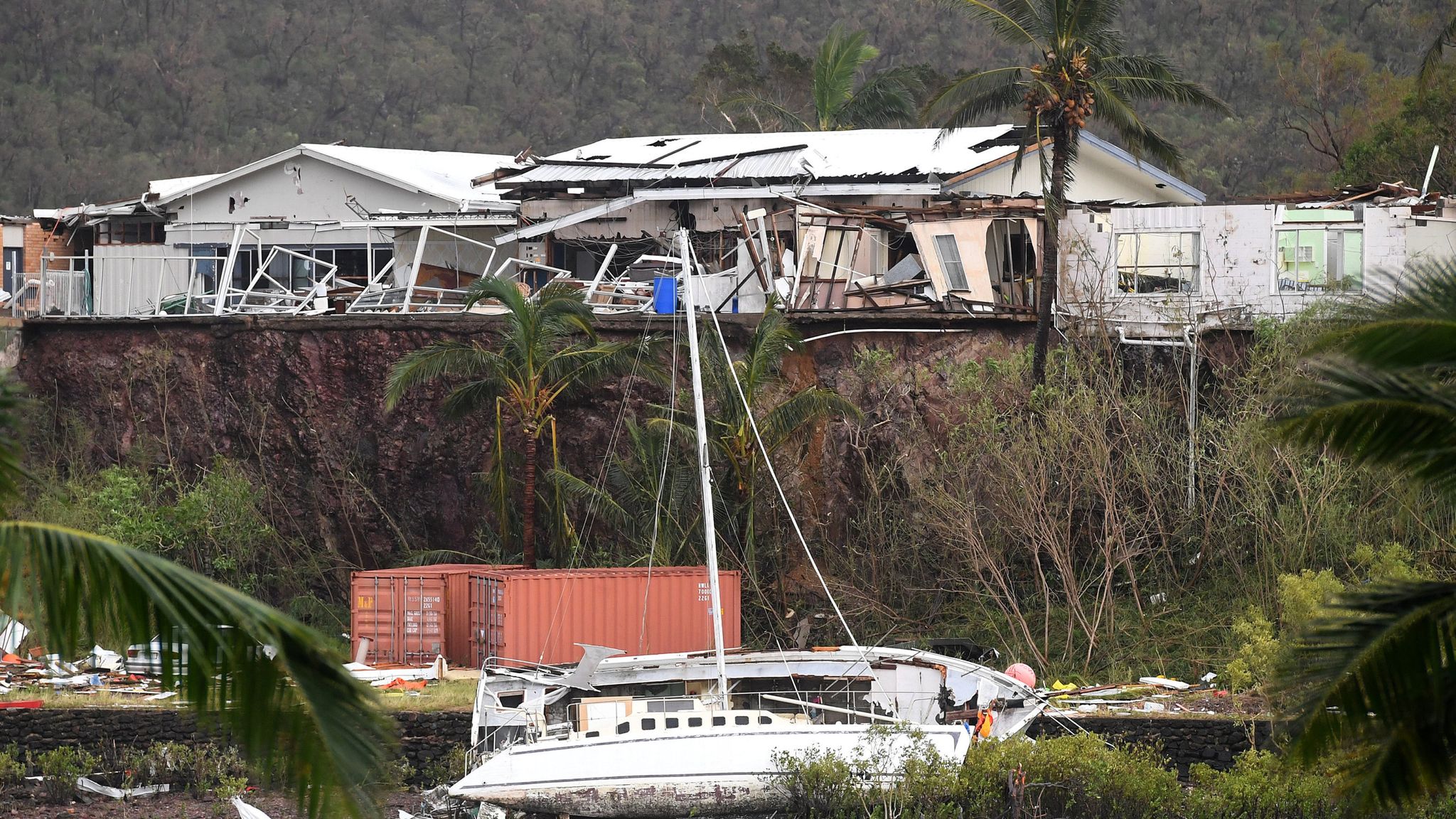 Australia counts cost of Cyclone Debbie as clean up begins | World News ...