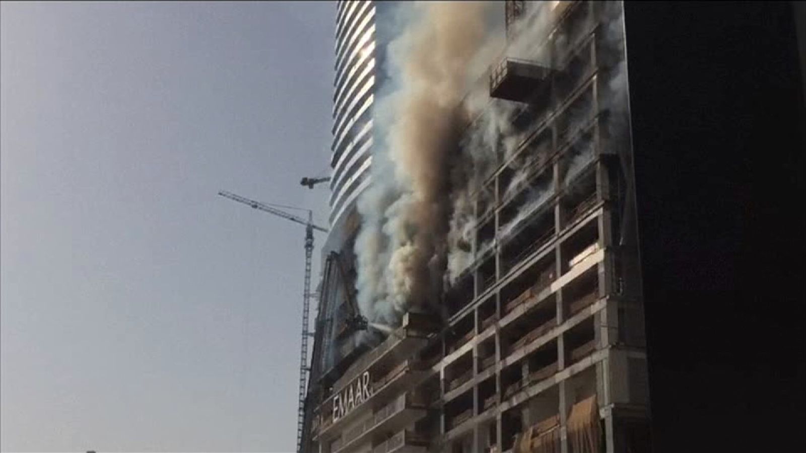 Dubai blaze sends plumes of smoke into the sky | News UK Video News ...