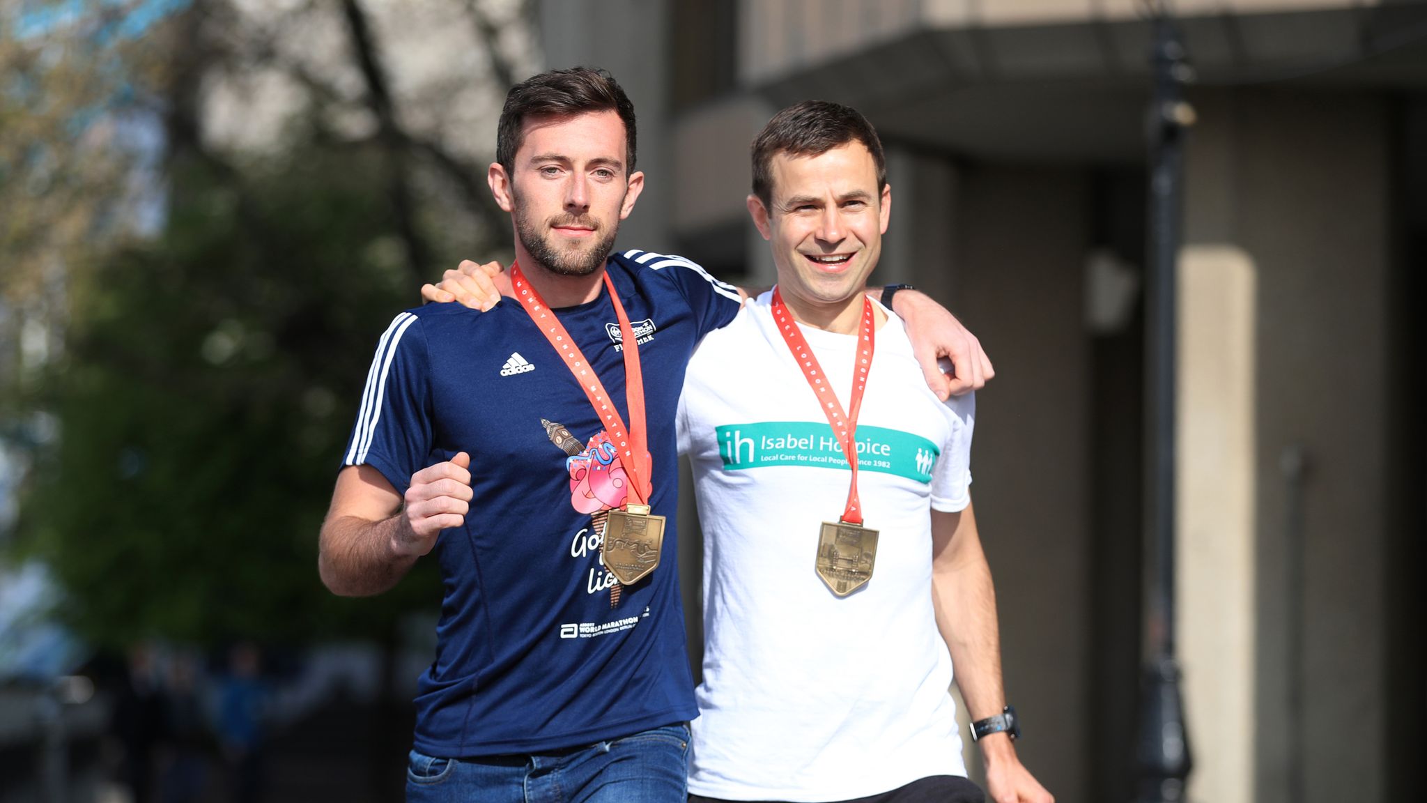 London Marathon runner thanks hero who helped him to finish line | UK ...