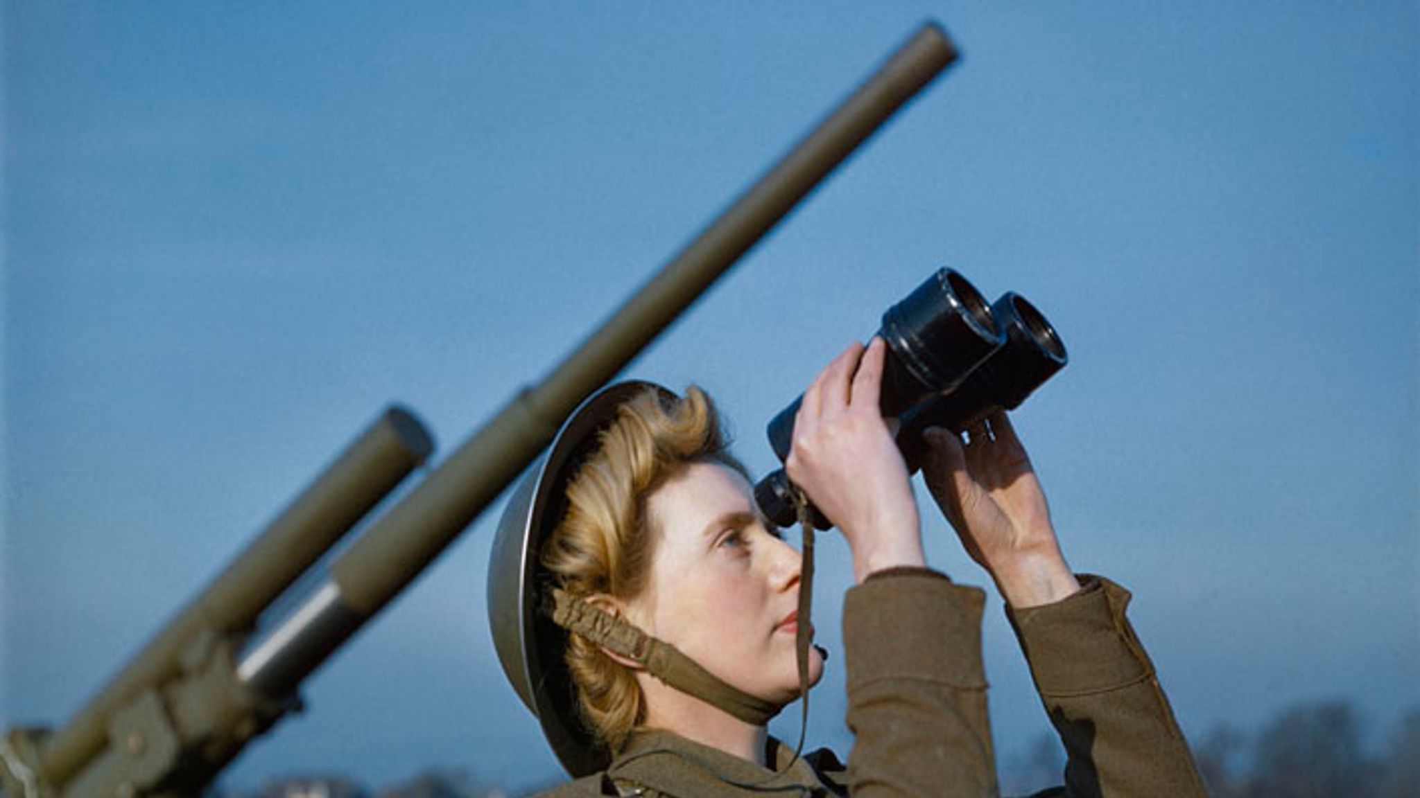 Rare colour pictures show lives of those who lived through WWII | UK ...