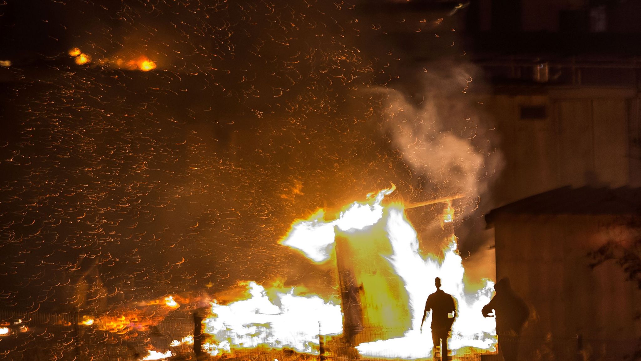 Dunkirk migrant camp fire: 600 people missing after blaze at Grande ...