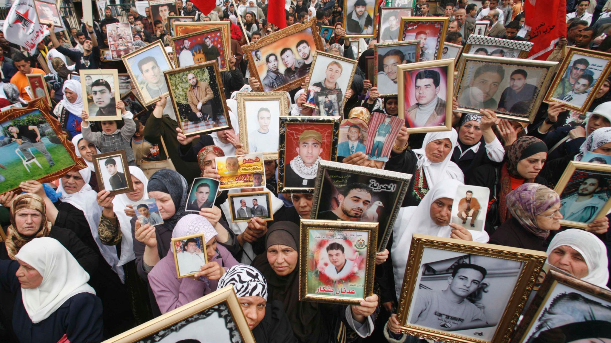 Palestinian prisoners launch mass hunger strike in Israeli jails ...