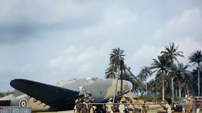 Rare colour pictures show lives of those who lived through WWII | UK ...