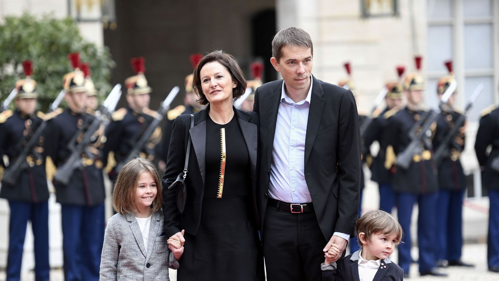 Emmanuel Macron says world needs 'a strong France' as he is sworn in as ...