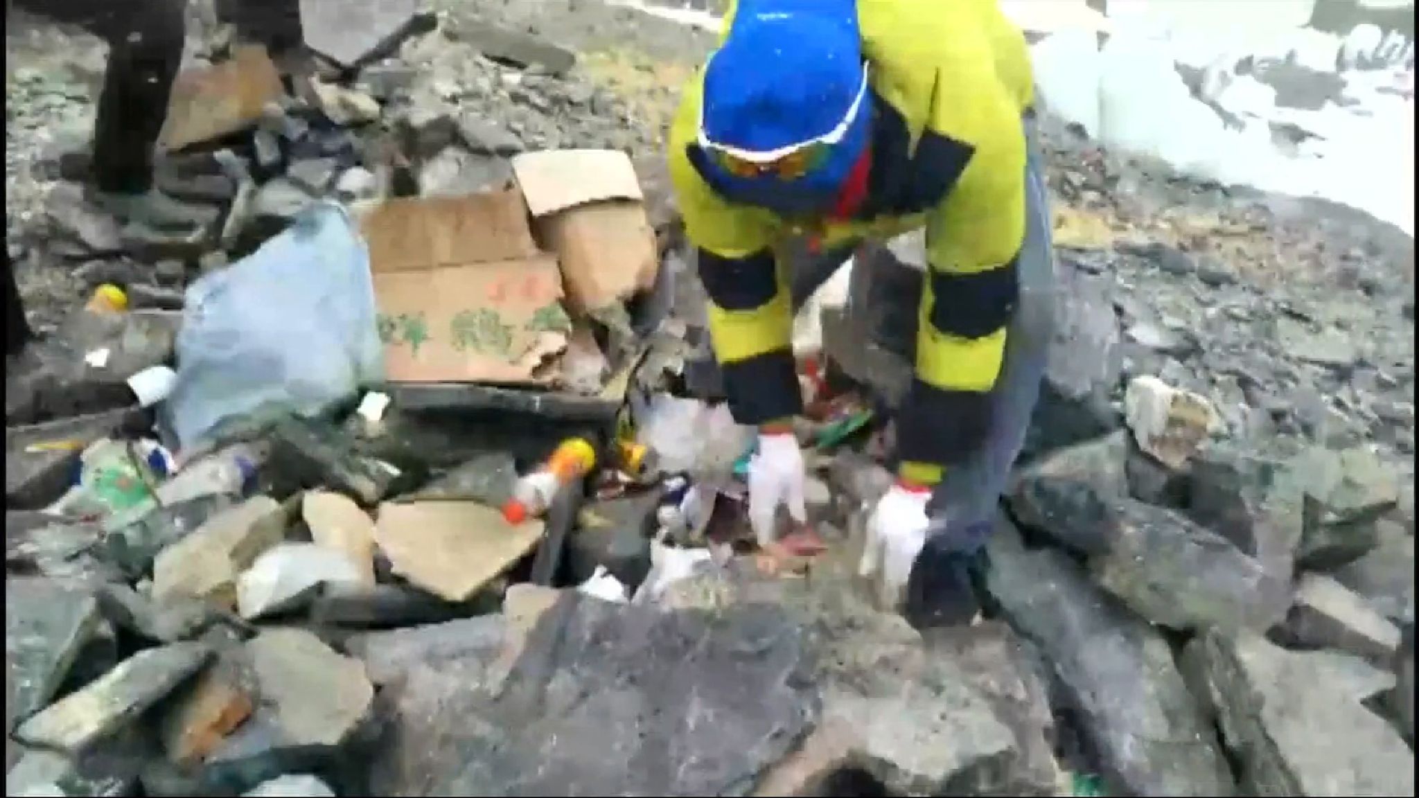 Four tons of rubbish cleared from Mount Everest | World News | Sky News