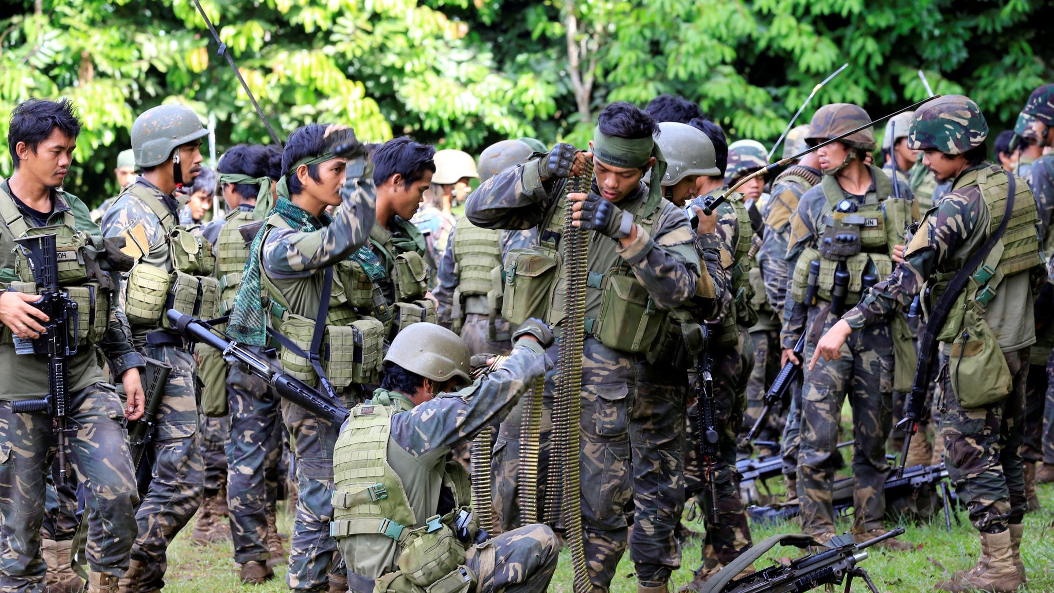 Philippine soldiers battle Islamist rebels | World News | Sky News