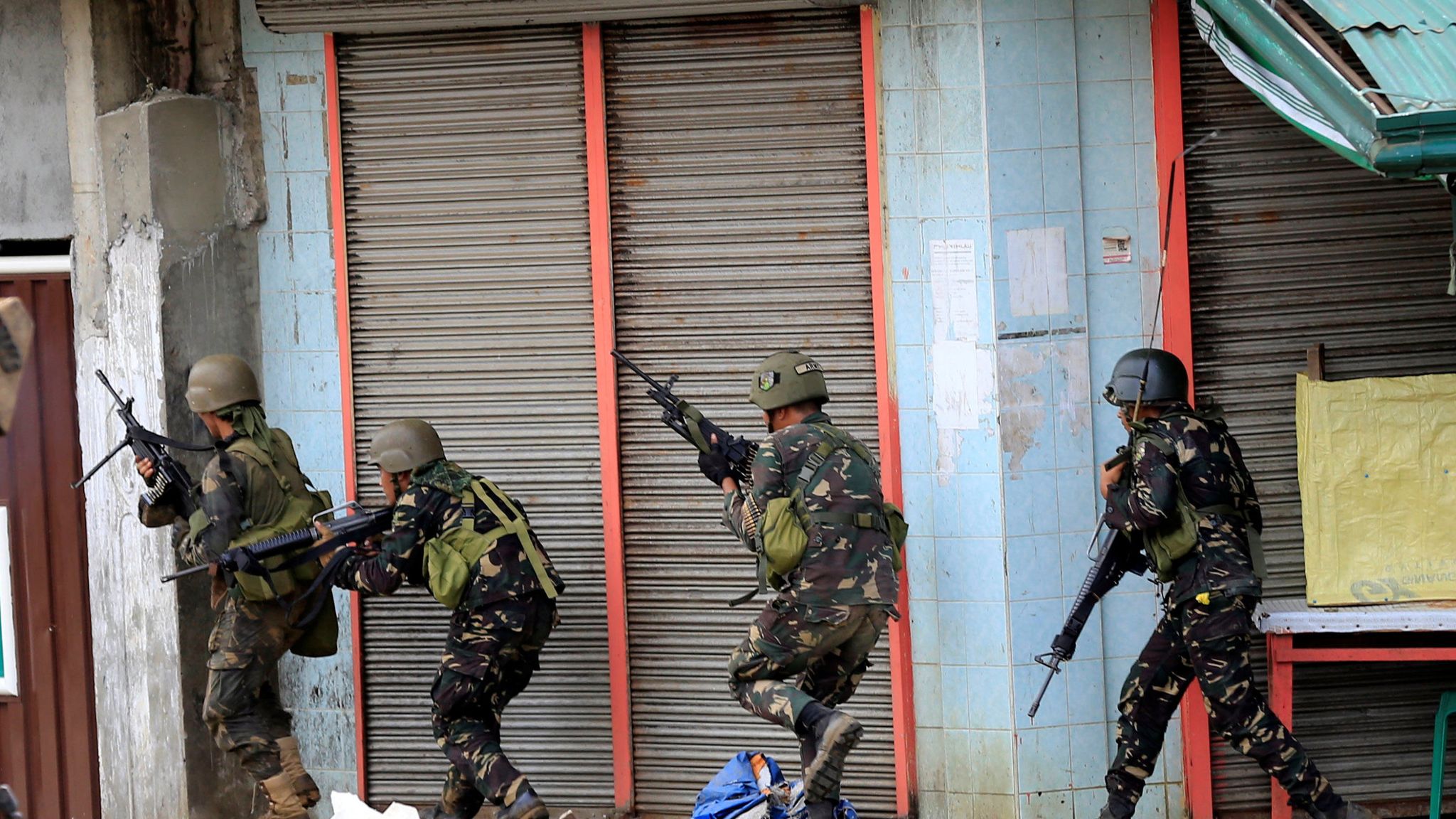 Philippine soldiers battle Islamist rebels | World News | Sky News