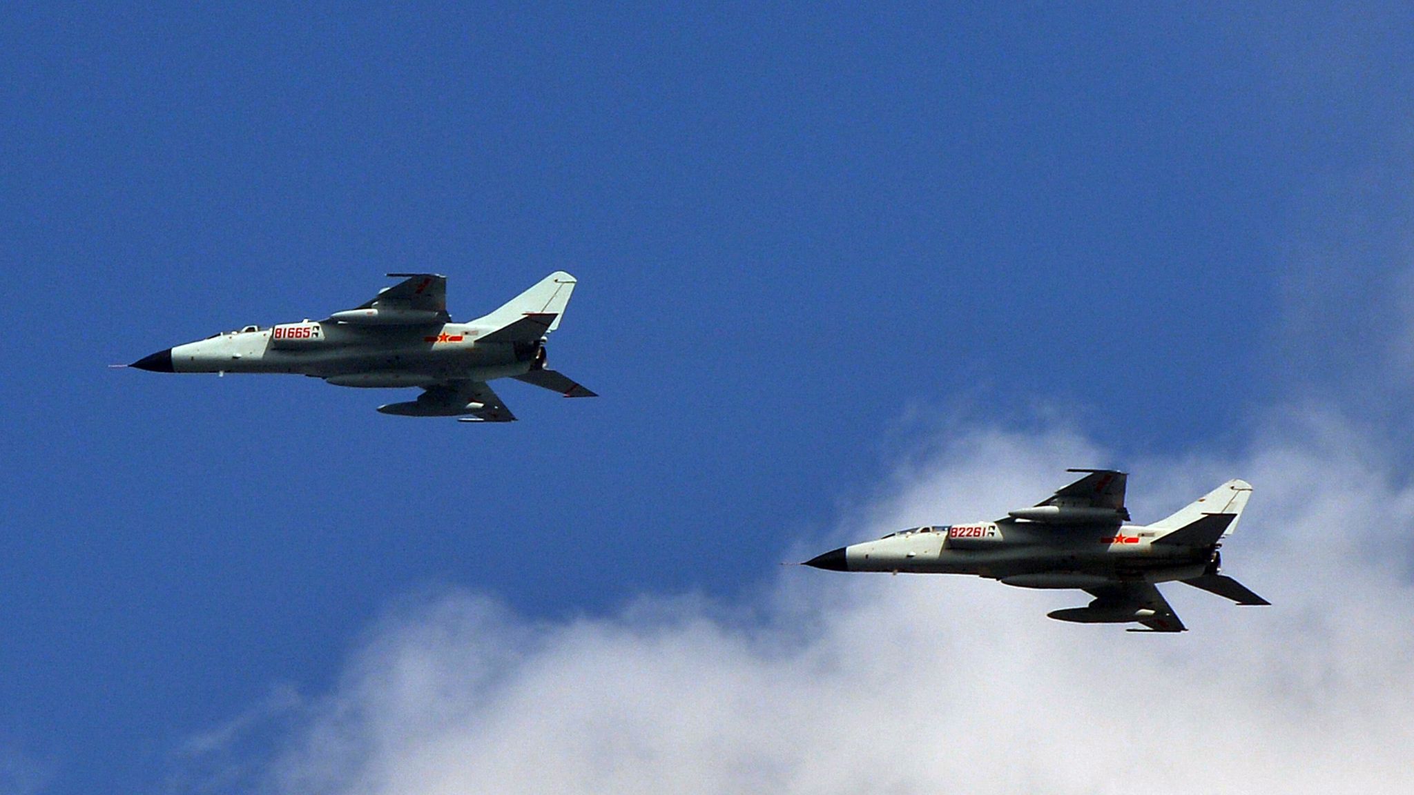 US spy plane intercepted by Chinese jets in 'unsafe' incident | World ...