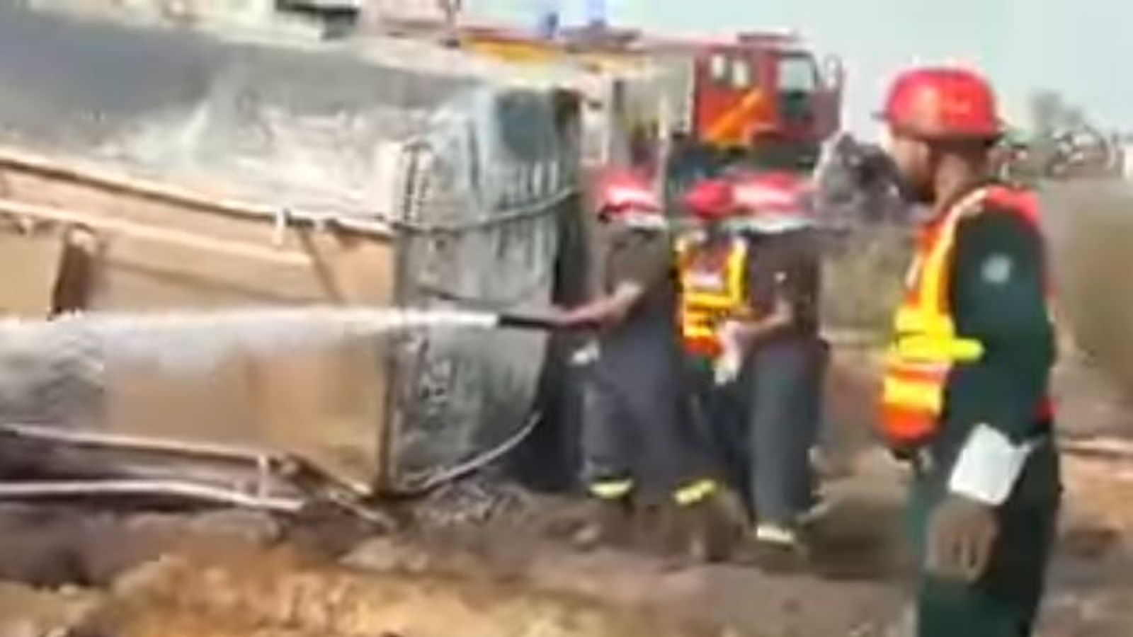 Pakistan oil tanker inferno kills 153 as vehicle explodes while people ...