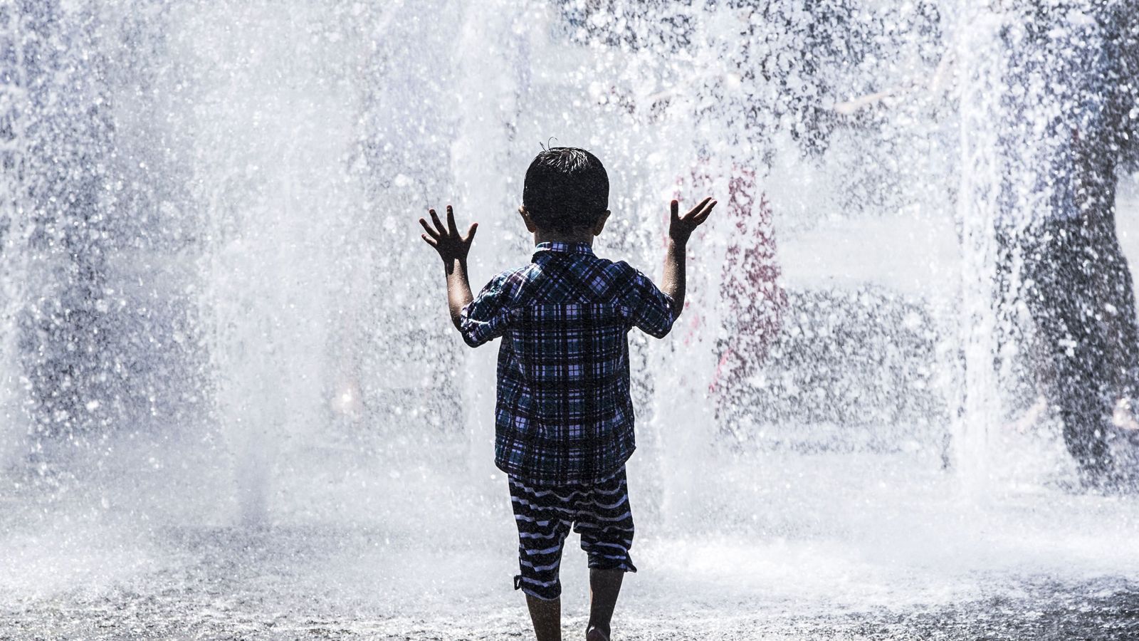 Britain basks in hottest day of year so far - and it's going to get ...