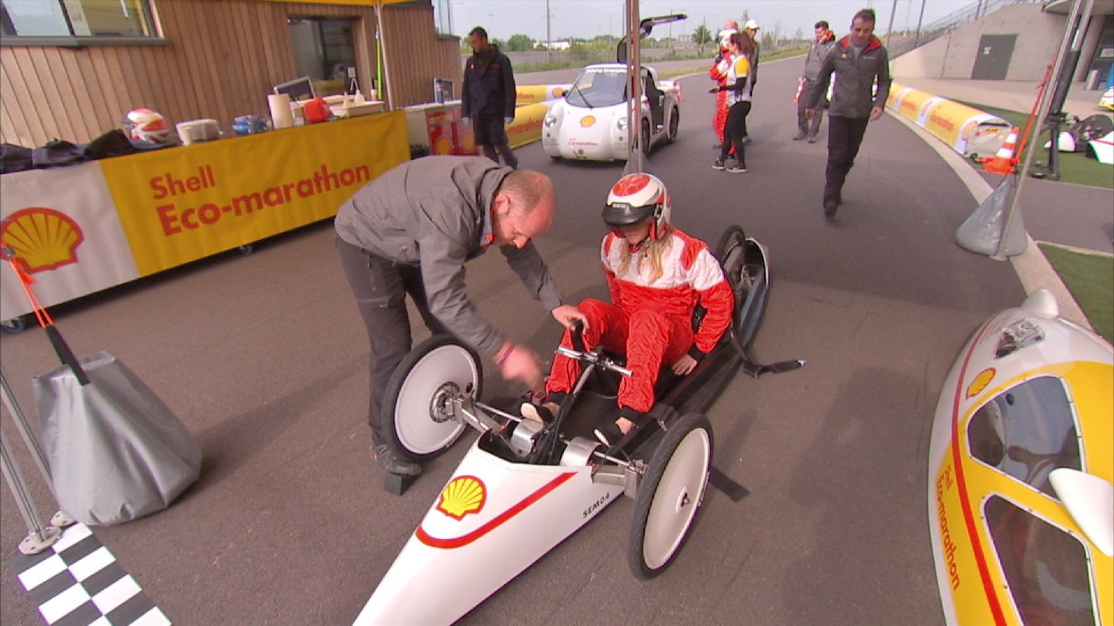 Swipe: Futuristic cars & E3 in LA | News UK Video News | Sky News