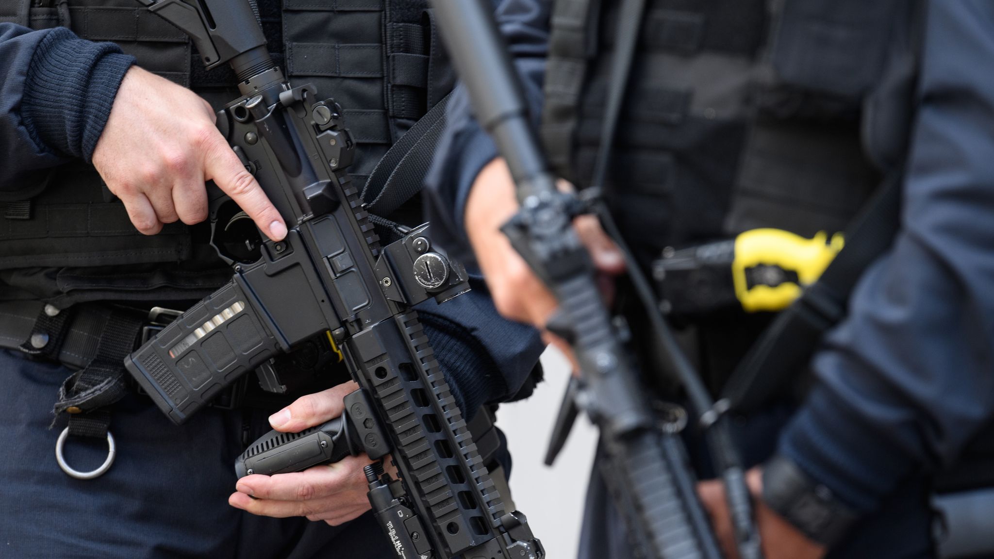Ex-MI6 and defence chiefs warn Tory MPs to vote down Brexit deal that ...