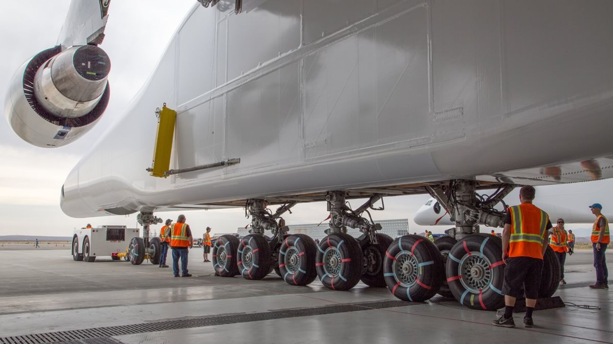 Giant satellite-carrying Stratolaunch aircraft unveiled in California ...