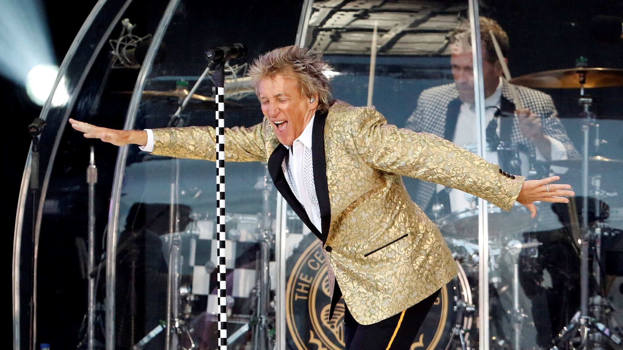 Sir Rod Stewart reveals secret prostate cancer battle | UK News | Sky News
