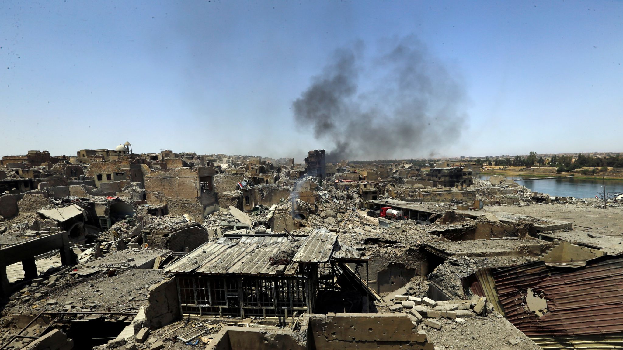 IS continues Mosul battle a day after Iraqi PM's victory claim | World ...