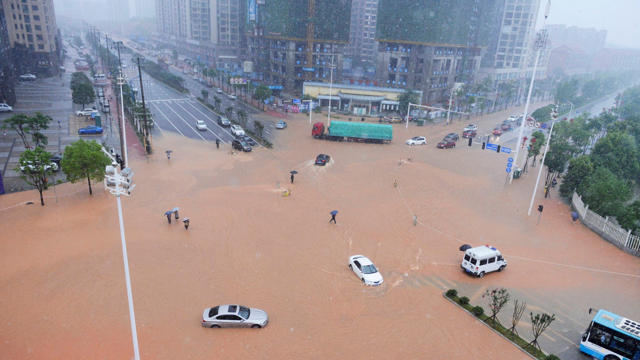 Huge flooding in China | World News | Sky News