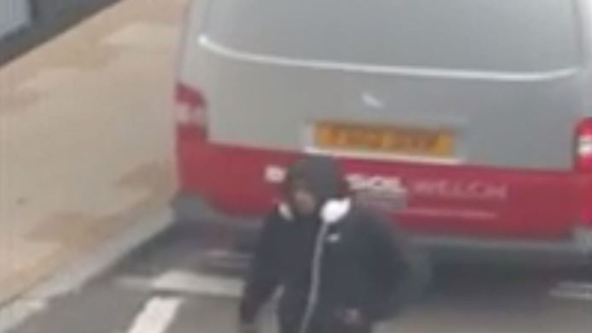 Unarmed police officers praised for taking down machete-wielding man ...