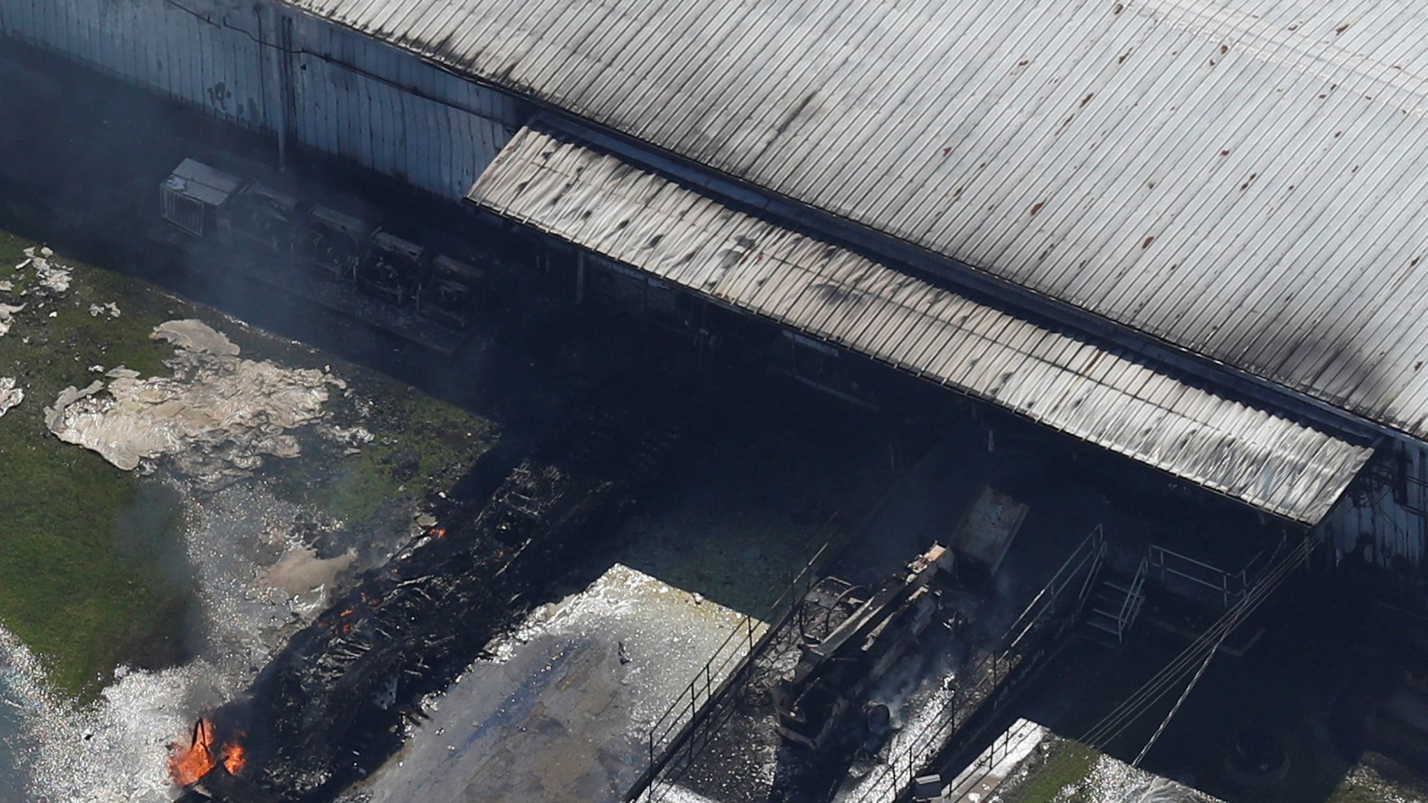 Storm Harvey: More fires expected at flooded Texas chemical plant ...
