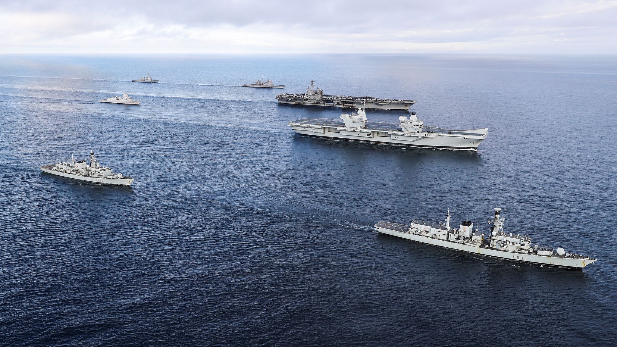 HMS Queen Elizabeth: Navy's new £3bn carrier welcomed to the fleet | UK ...
