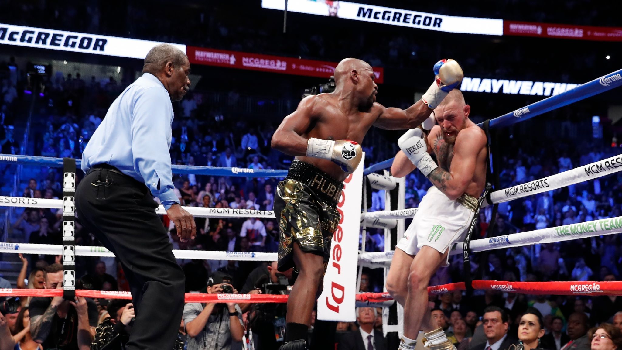 Mayweather vs McGregor showdown in pictures | World News | Sky News