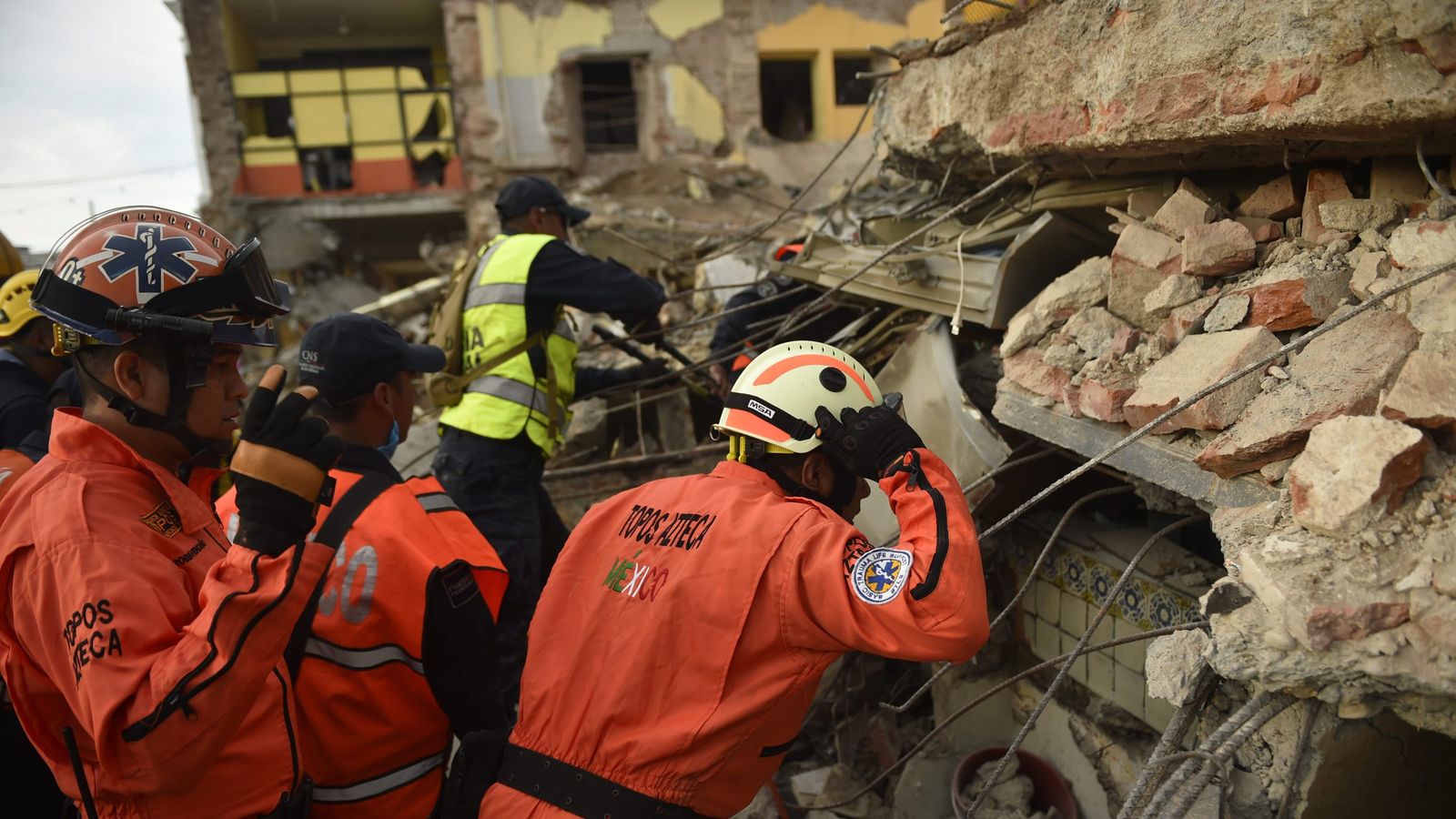 Mexico earthquake: Who are the hero 'moles' of Mexico City? | World ...