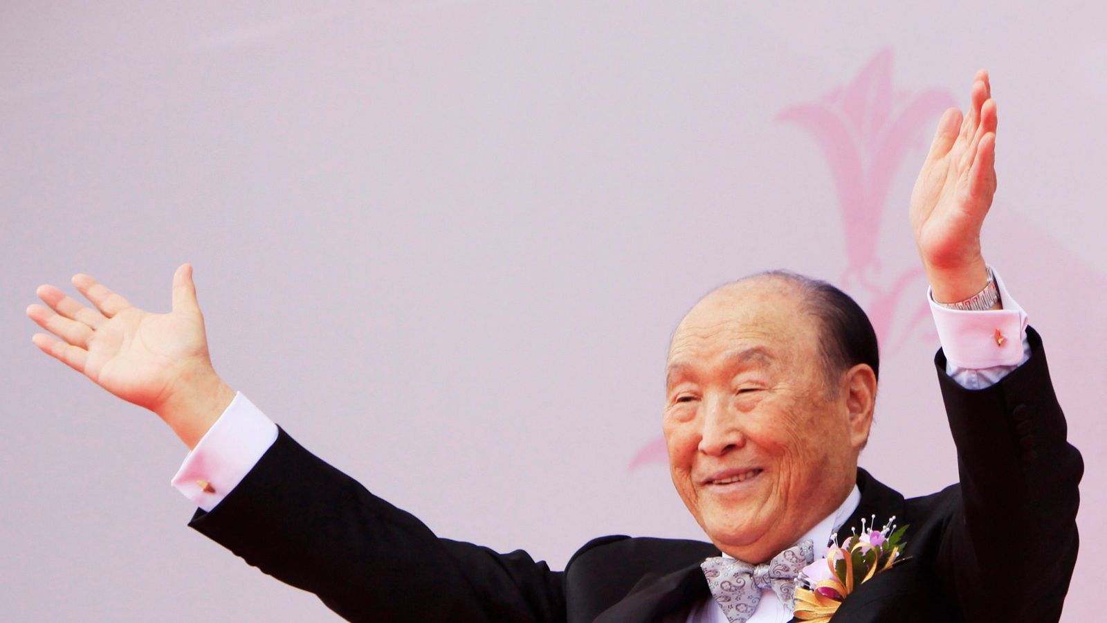 Thousands of 'Moonies' marry at Unification Church mass wedding in ...
