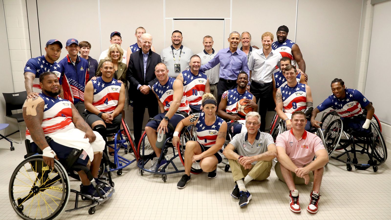 Barack Obama and Prince Harry cheer on athletes at Invictus Games ...