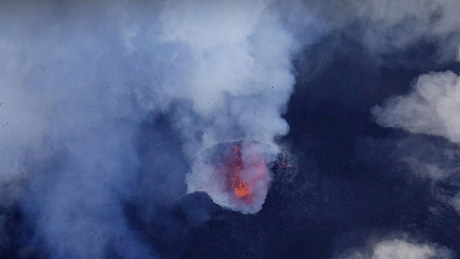 Thousands flee their homes as Vanuatu volcano threatens to erupt