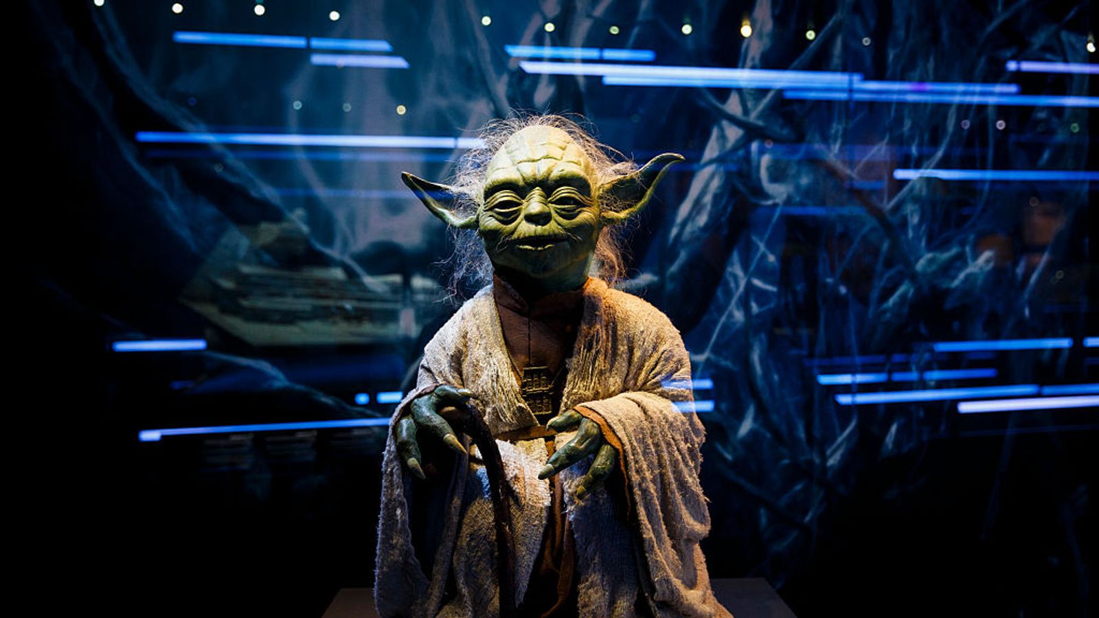 Saudi education official sacked after photo of Yoda appears with King ...