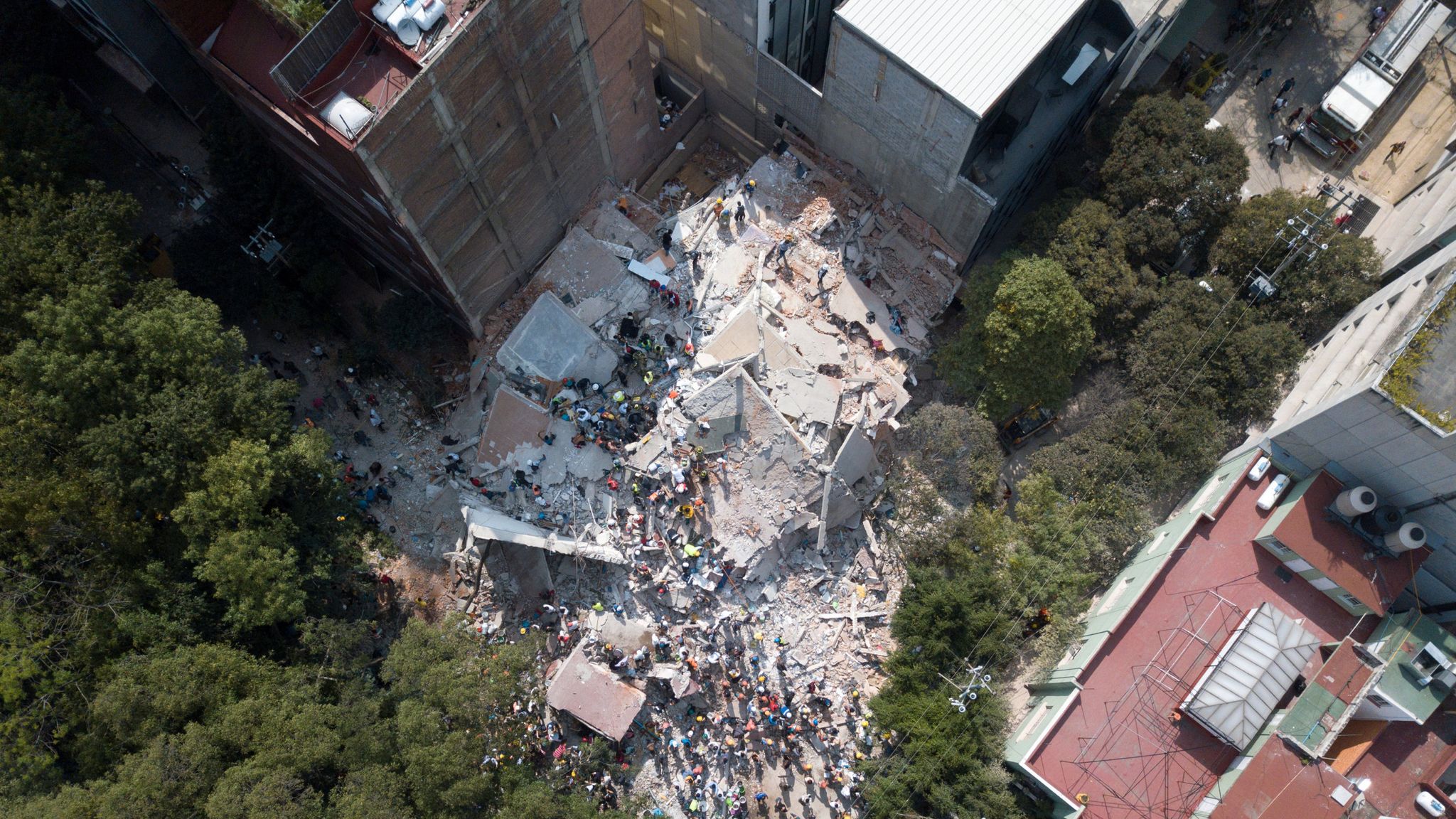 Mexico earthquake: Frantic search for survivors after more than 200 ...