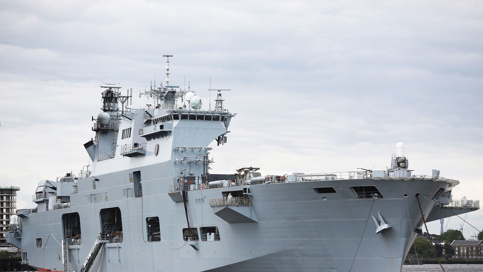 HMS Ocean brings 60 tonnes of aid to Caribbean after Hurricane Irma ...