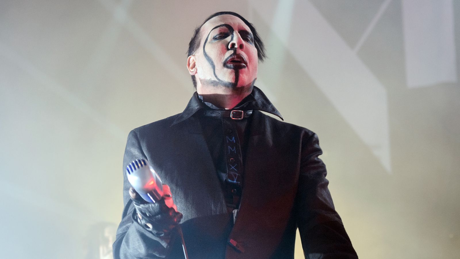 Marilyn Manson hurt by falling gun scenery during New York show | Ents ...