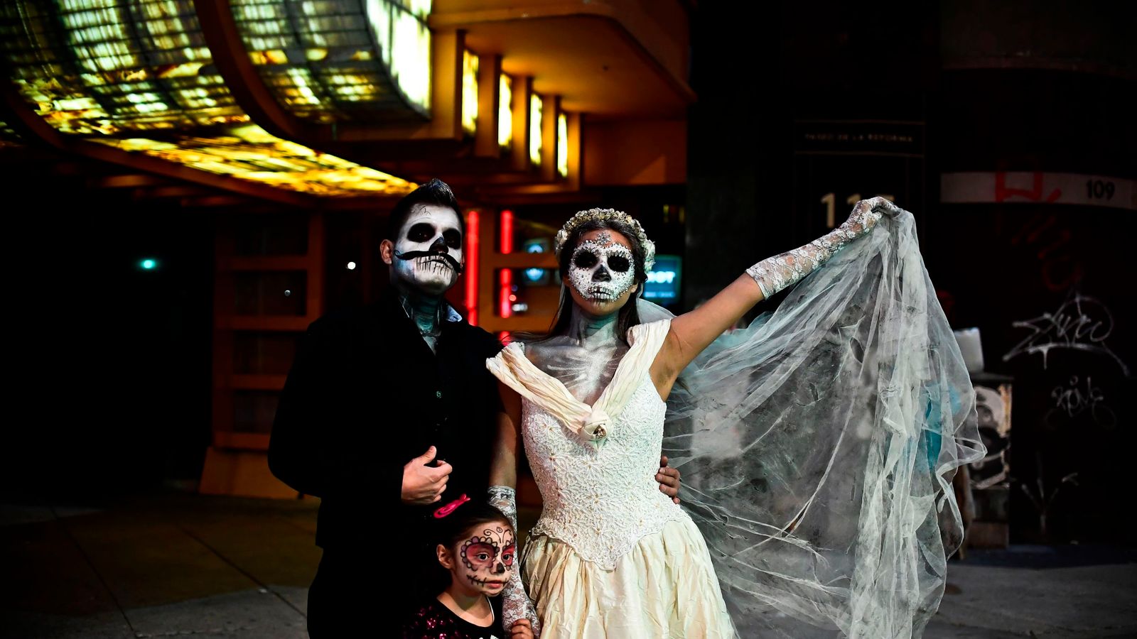 Day of the Dead parade: Flares, sombreros and skeleton brides | World ...