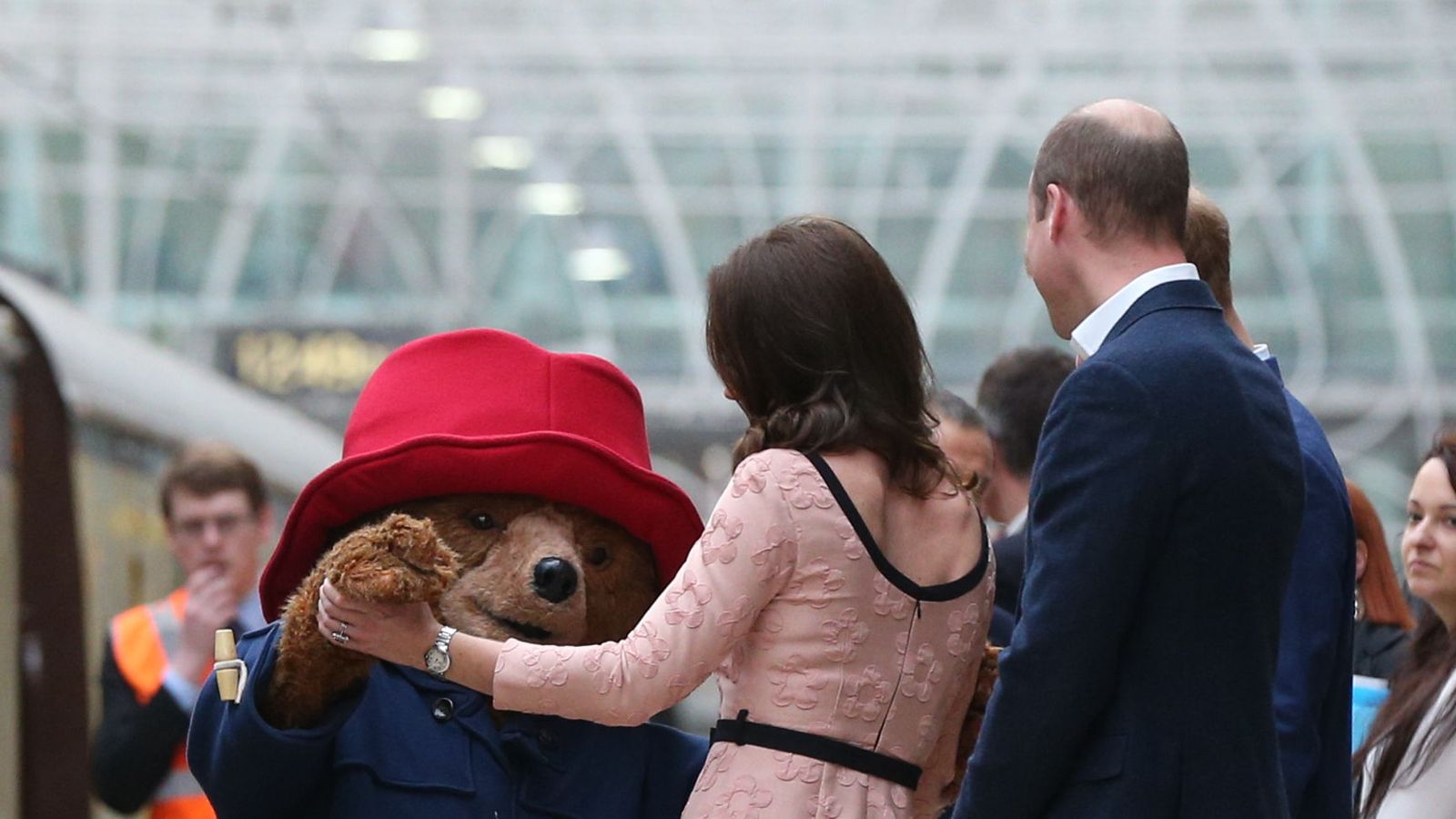 Dancing Queen: Kate shows off moves in dance with Paddington Bear | UK ...