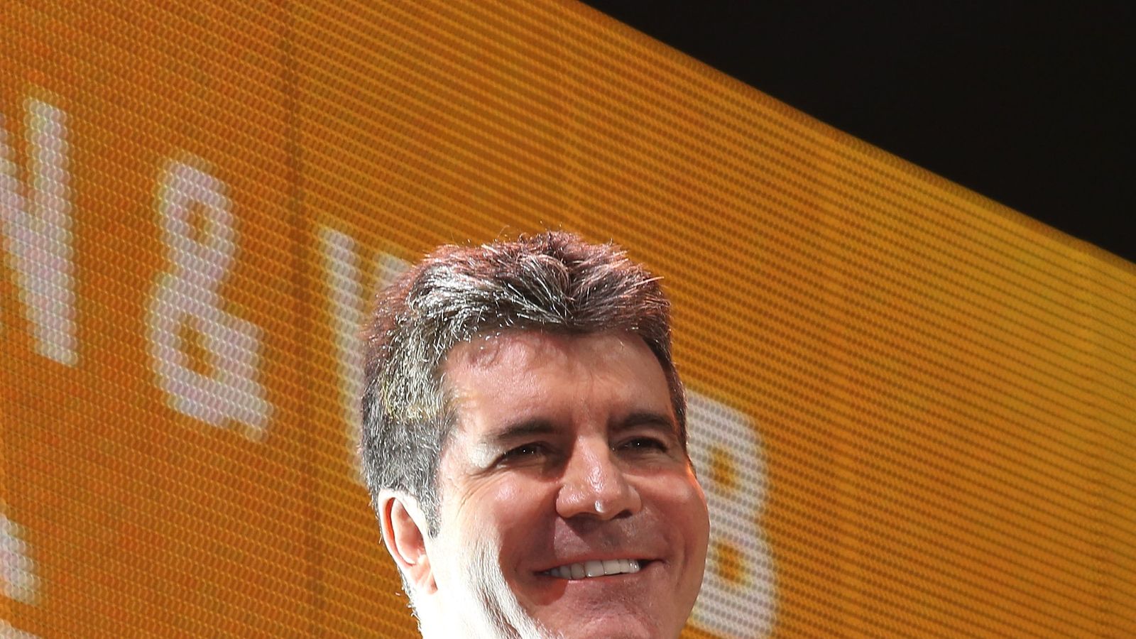 Simon Cowell back home after hospital treatment for a fall down the ...