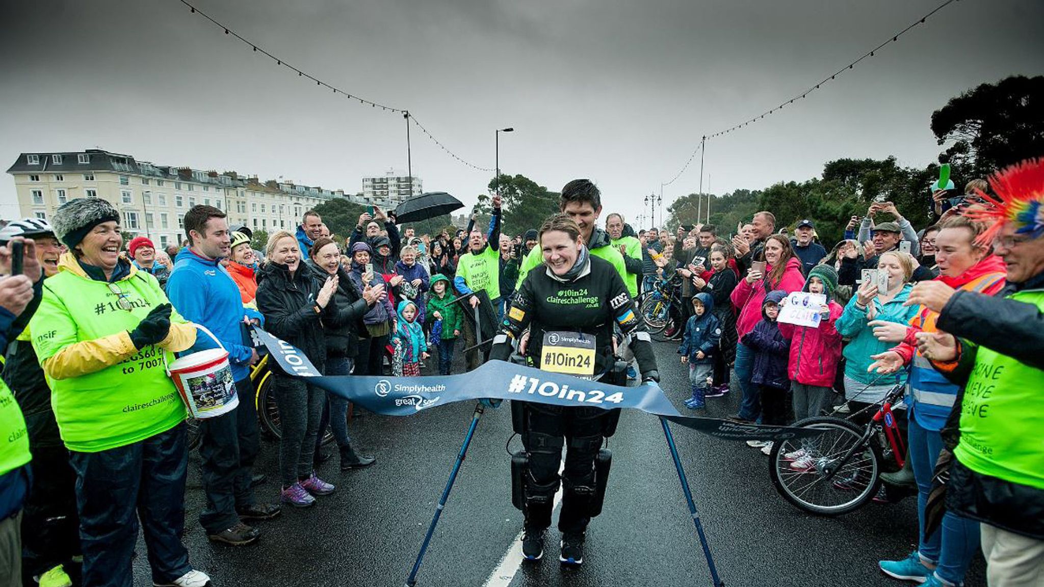Paralysed woman Claire Lomas completes Great South Run in bionic suit ...