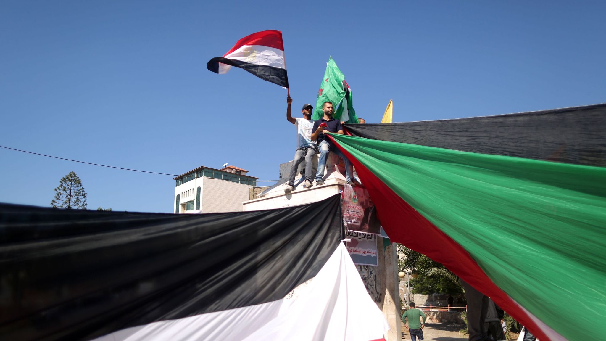 Palestinian rivals Hamas and Fatah sign reconciliation agreement ...