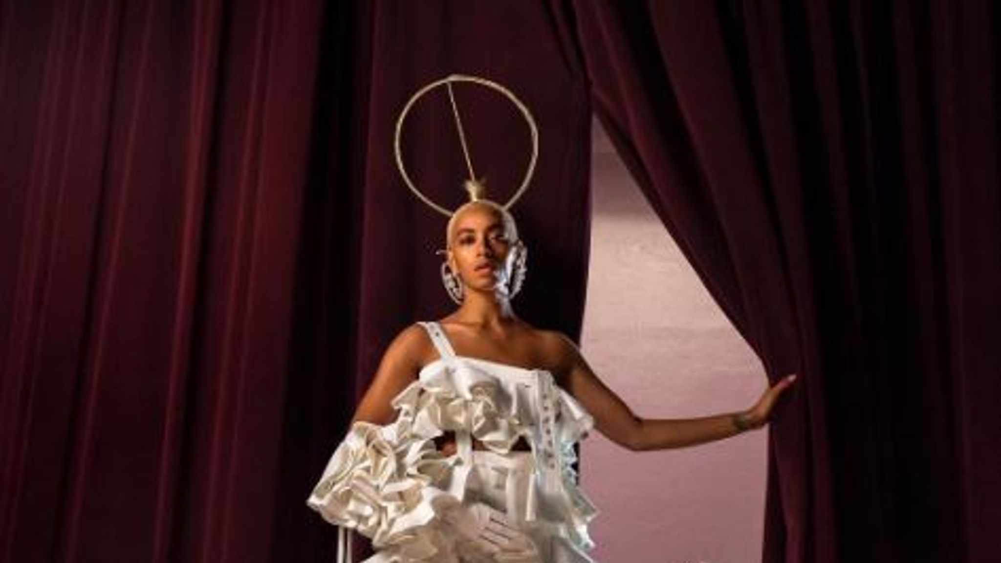 'Don't Touch My Hair' singer Solange Knowles cross as hair touched ...