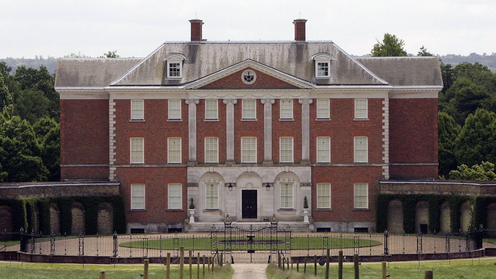 Brexit Sec invites bosses to Chevening business summit | Money News ...