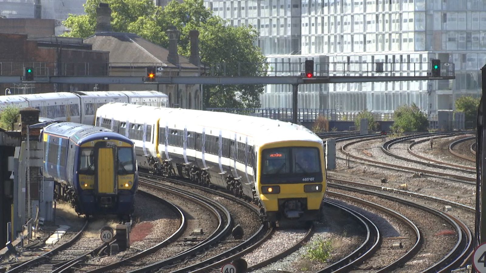 Network Rail aims to cut delays and add services in £47bn five-year ...
