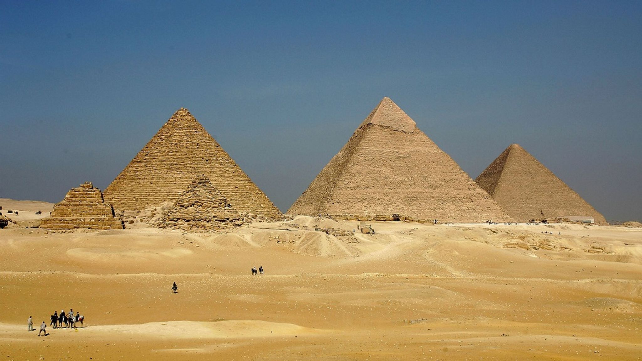 Scientists solve mystery of yellow Egyptian desert glass | Science ...