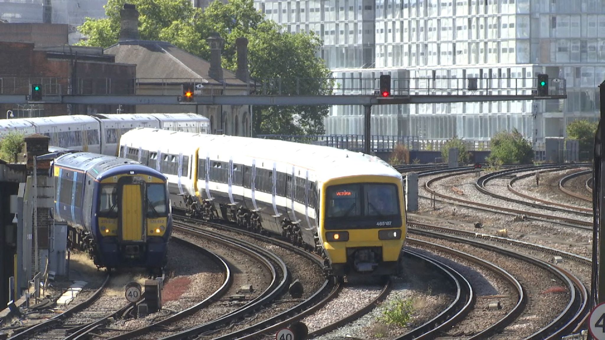 Network Rail aims to cut delays and add services in £47bn five-year ...