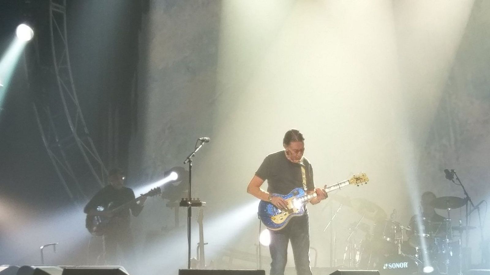 Driving Home For Christmas singer Chris Rea 'stable' after collapsing ...